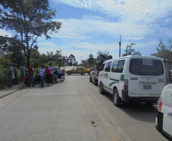Manifestación pacífica en Orito Por incumplimiento del inicio de pavimentación Yarumo - Orito
