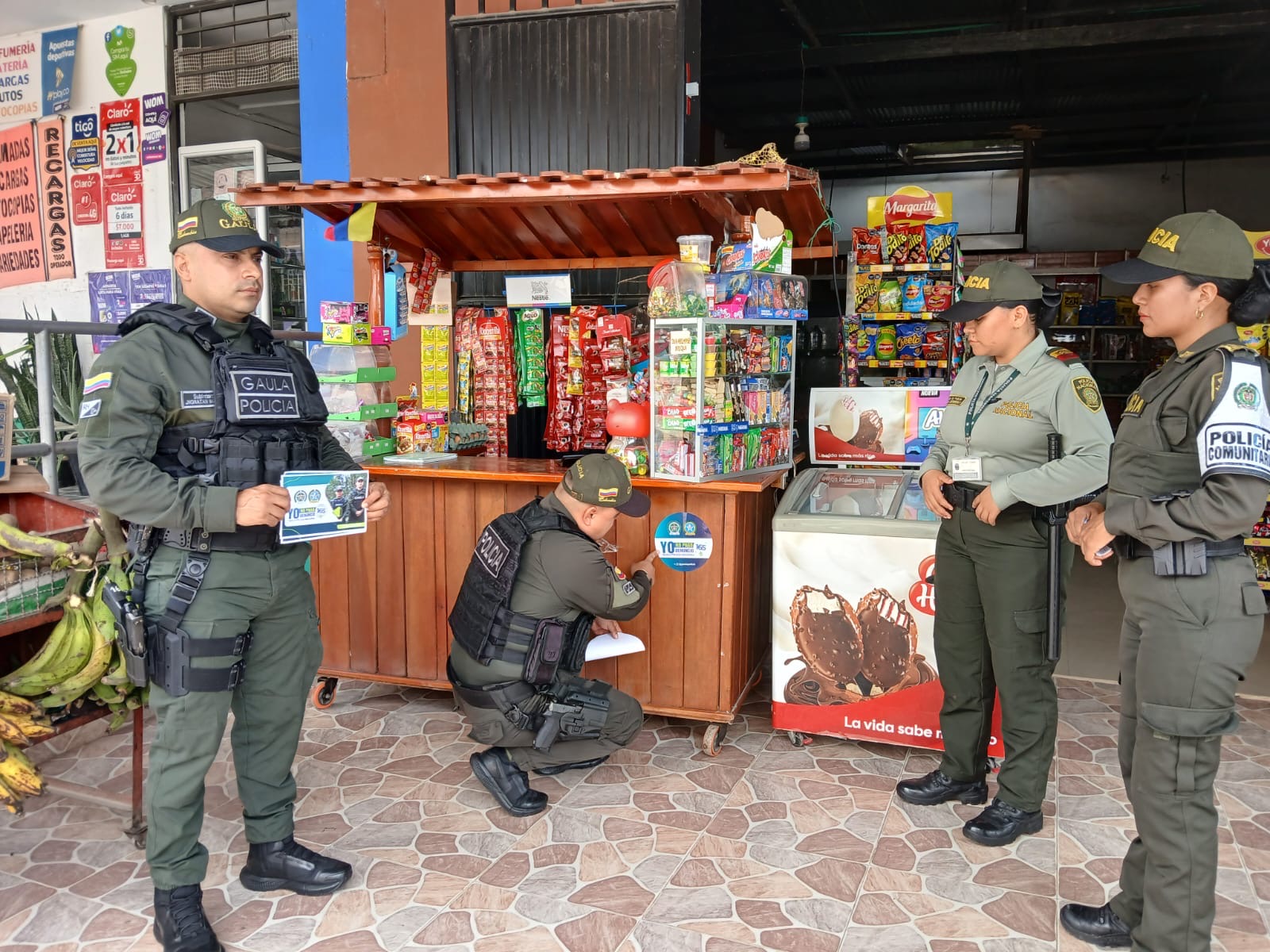 GAULA de la Policía Nacional realizó intervención a tiendas del ...